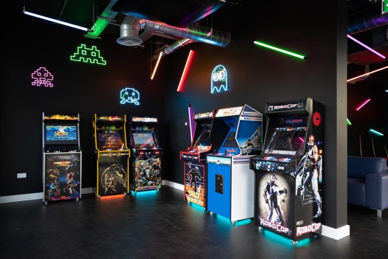 6 Best Wall Hanging Games For Your Game Room - Land of Trivia